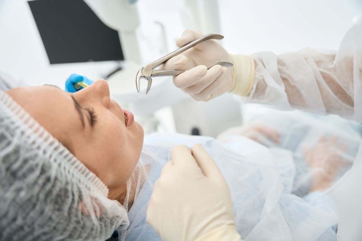 Can a Dentist Pull a Rotten, Broken Tooth?